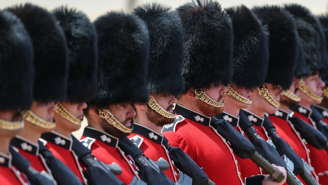 US influencer slammed for refusing to leave King's Guard site