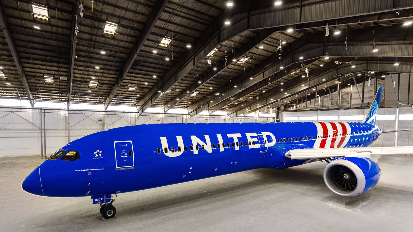 United unveils new ‘Stars and Stripes’ livery amid military pilot milestone