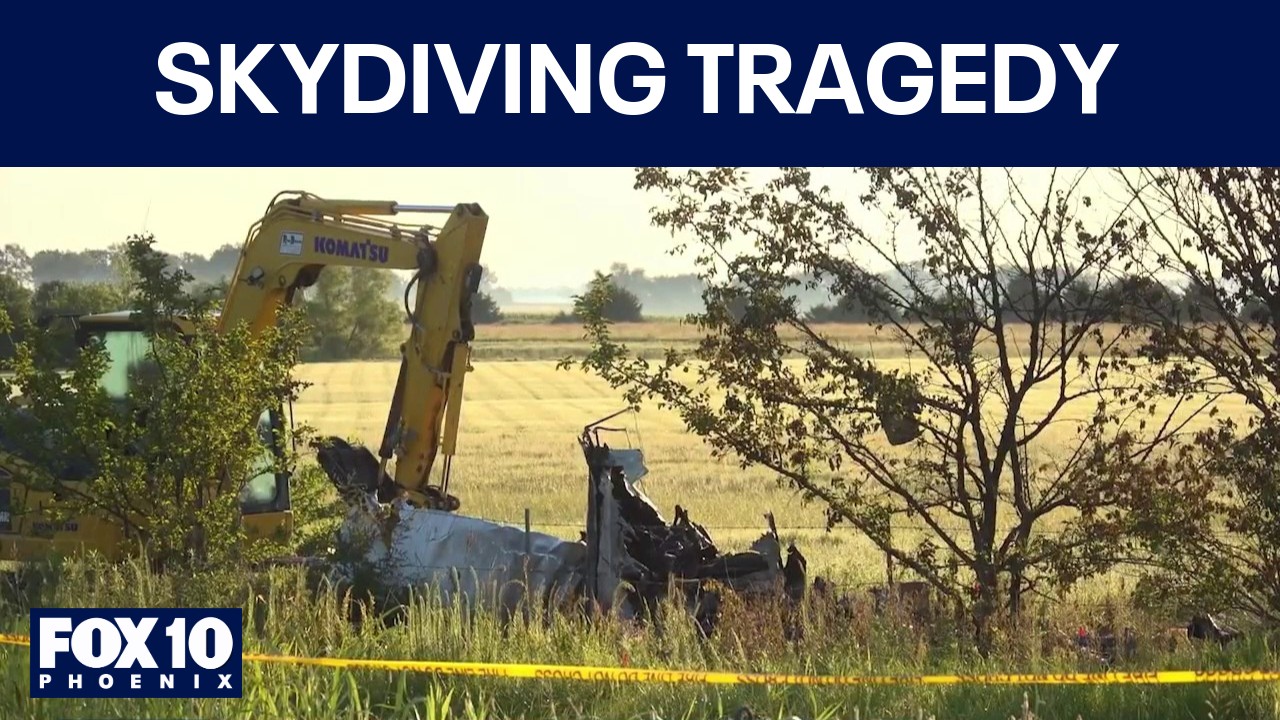 Plane crash leaves 11 skydivers, pilot dead near Kansas City
