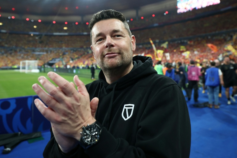 Crystal Palace appoint Sage as manager