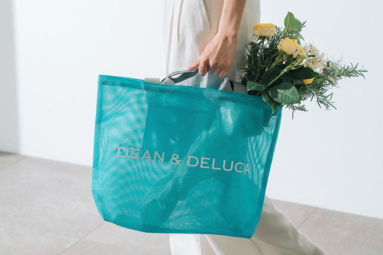DEAN & DELUCA、ターコイズの「メッシュトートバッグ」いよいよ発売