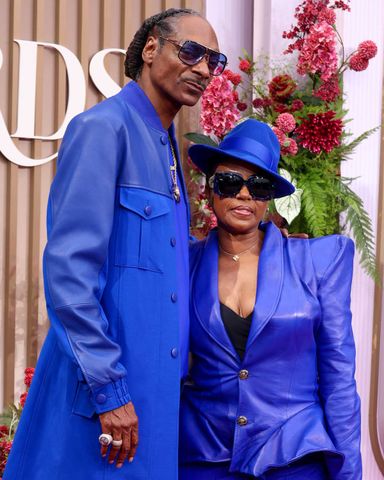 Snoop Dogg celebrates 29th anniversary with wife Shante Broadus by ...