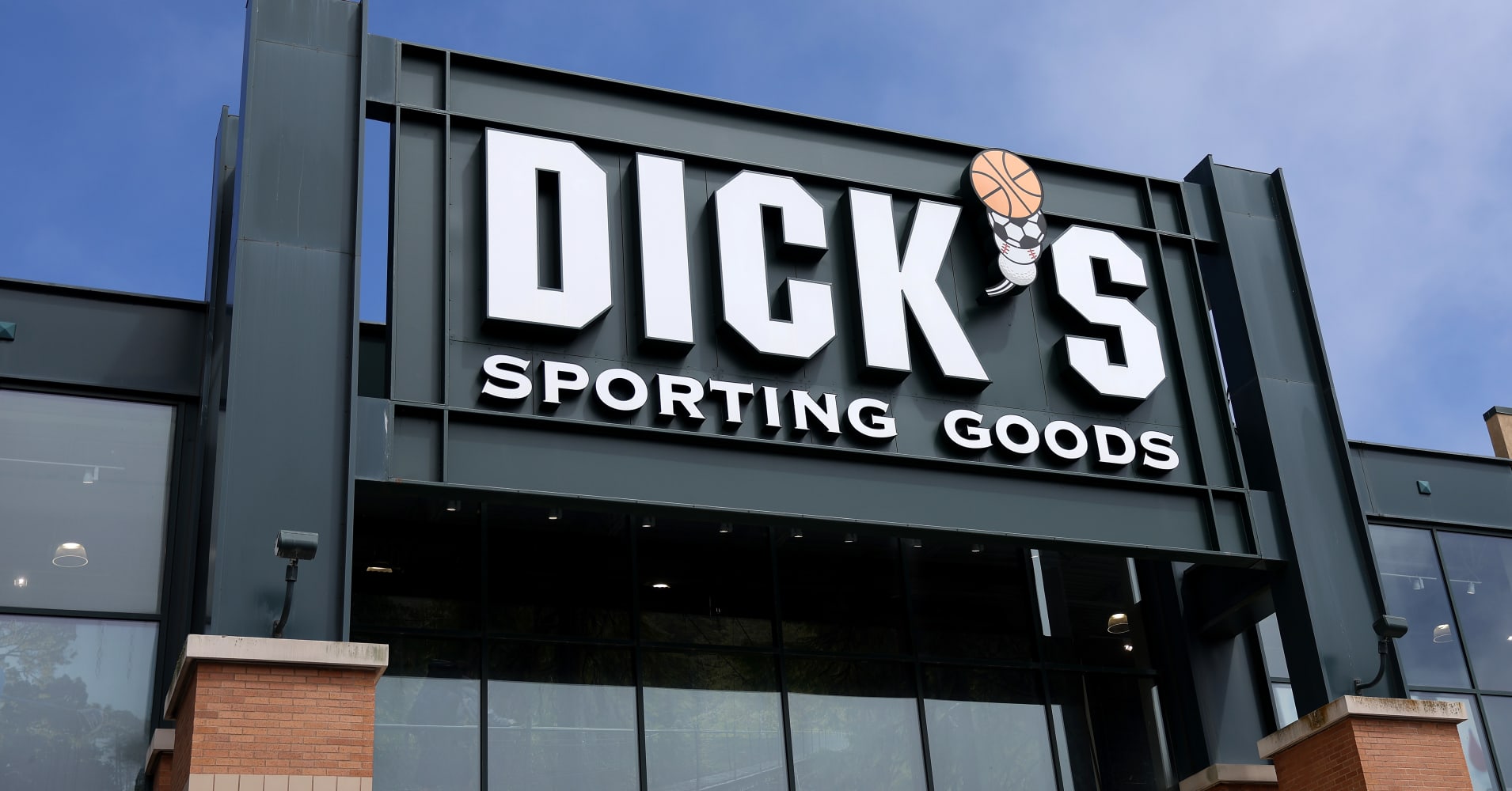 Dick's Sporting Goods expanding Lids shops to 100 locations
