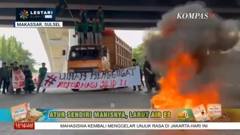 Indonesian students protest against fuel costs, government policies