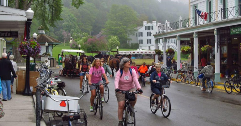 5 outdoorsy towns in Michigan that make adventure easy