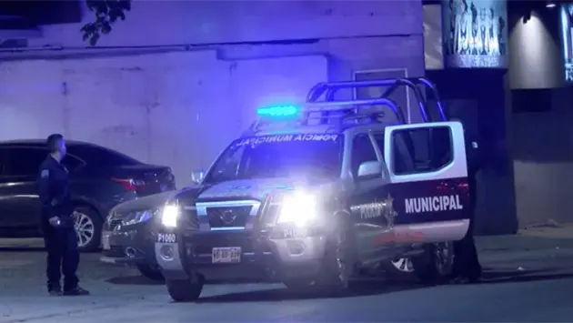 Detienen a dos por asalto armado de jóvenes en la 5 de Mayo; uno era menor