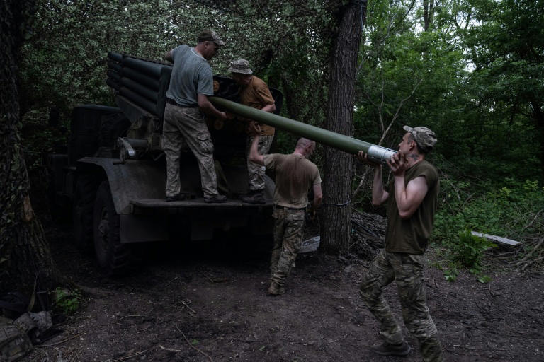 Ukraine offers lucrative fixed-term army contracts to woo recruits