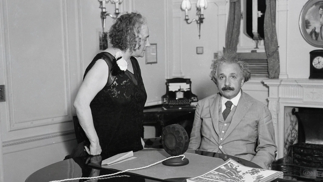 13 strange habits of historical and modern icons