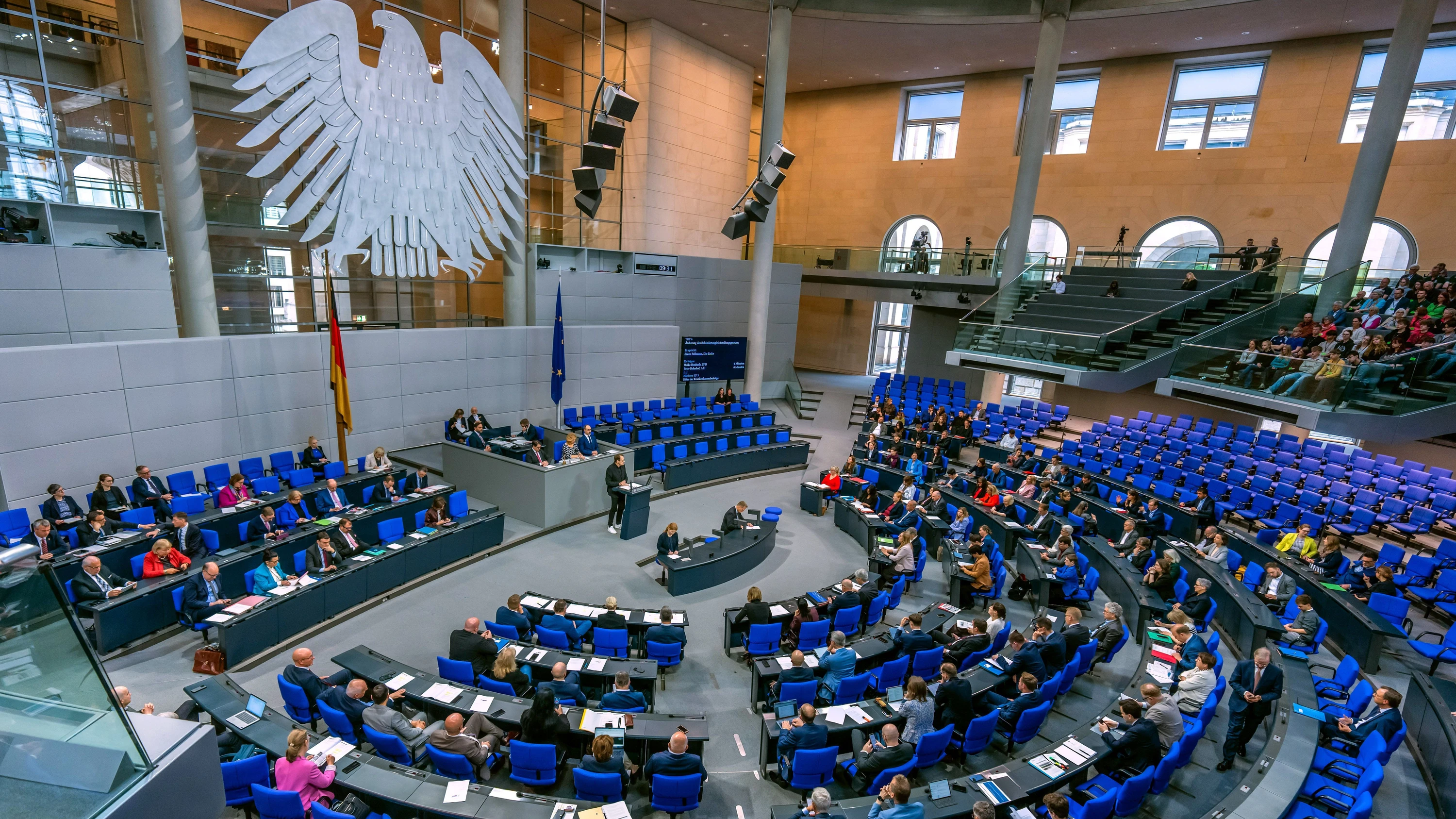 Bezüge der Abgeordneten: Als ein Millionär und ein Kommunist sich gegen ...