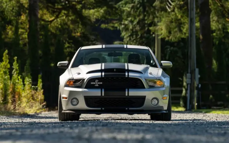 Heavily modified Dodge Viper met a Shelby GT500 at a red light and what ...