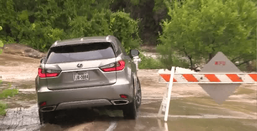 Student news now: Flooding shuts down I-35; dam opens along Lake Austin ...