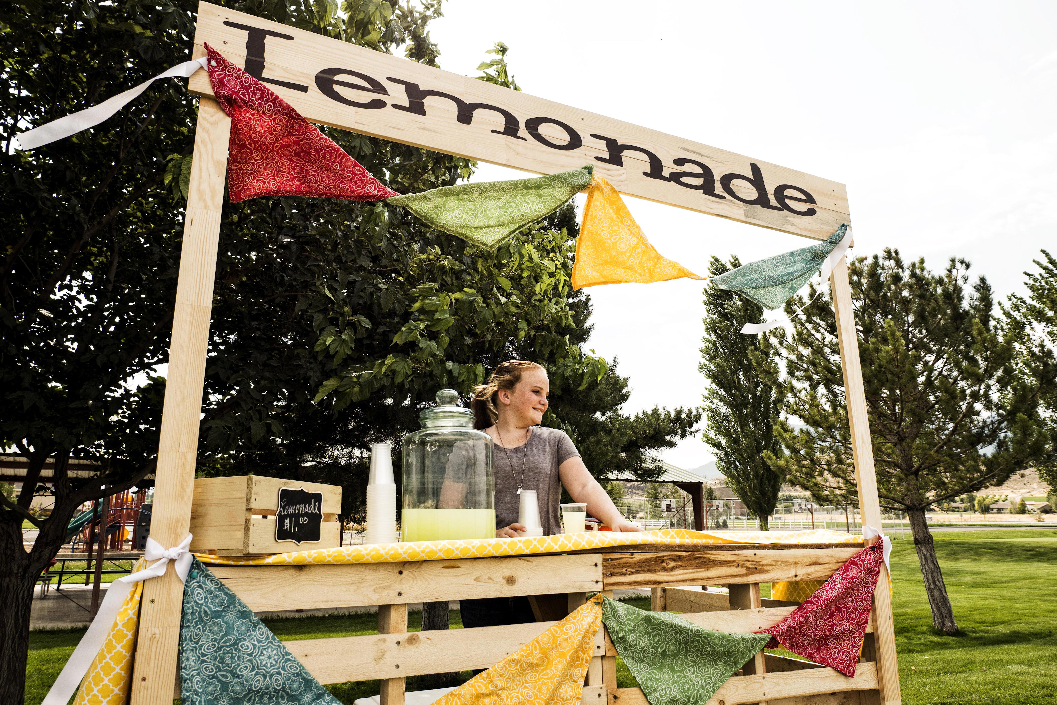 Cops arrest teen accused of robbing children's lemonade stand at gunpoint