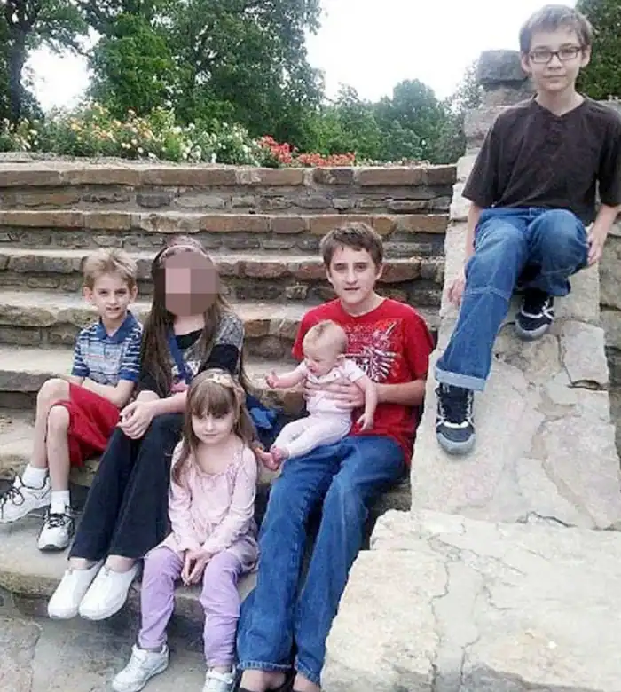 Irmãos diabólicos matam toda a família em plano macabro e motivo choca