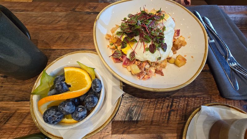 This Oregon restaurant has floor-to-ceiling windows with a sunset view ...