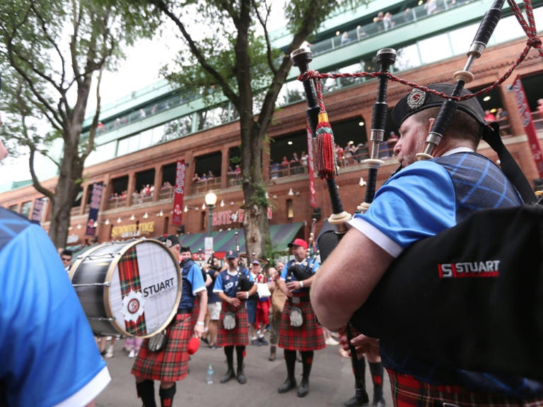 „Sie sind überall“: Schotten-Invasion beim Baseball in Boston