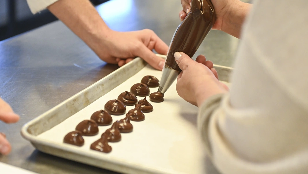 Chocolate truffle cakes that melt hearts