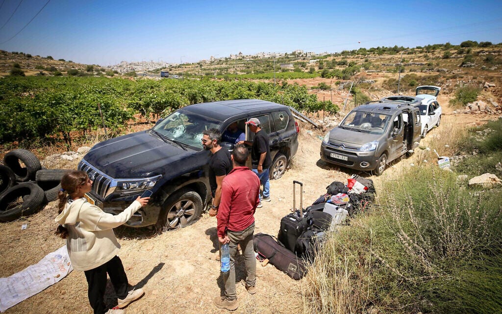 Settlers attack Palestinians and activists near Hebron, vandalize vehicles