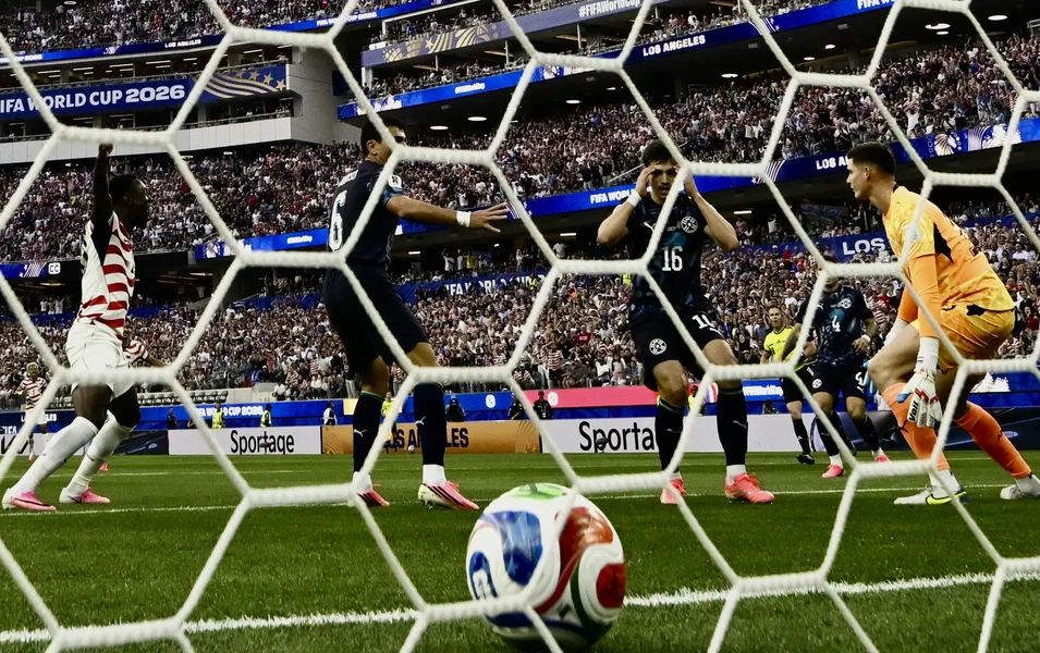 USMNT's 4-1 World Cup opener boosts knockout stage odds