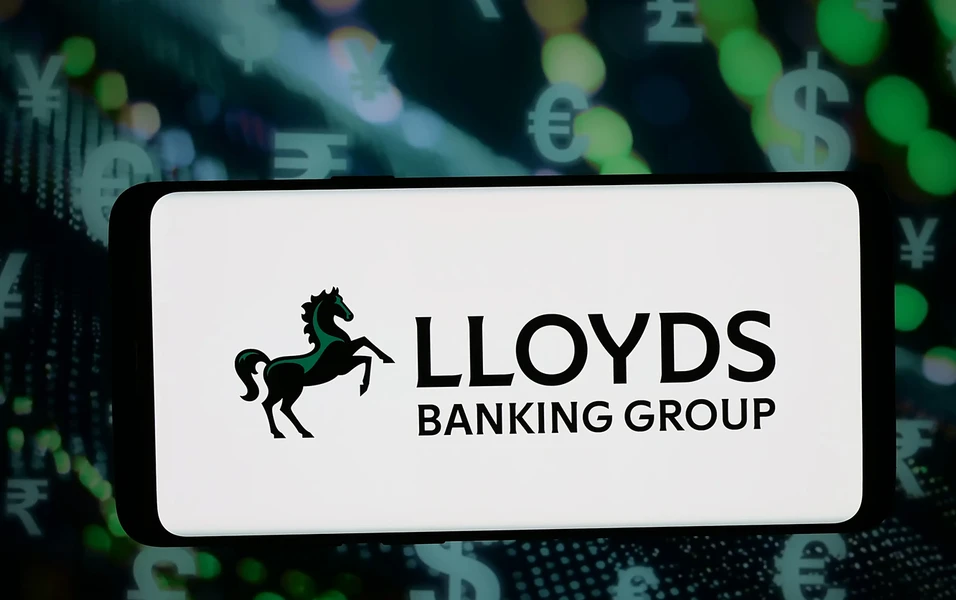 Lloyds to shut 79 more branches as network shrinks