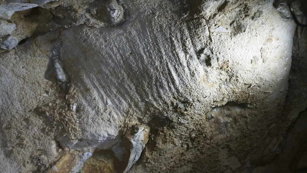 Ancient Neanderthal cave art and life at La Roche-Cotard