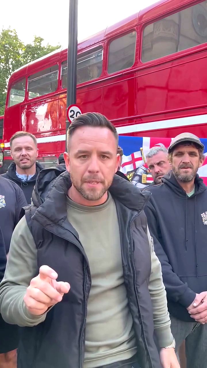 Anti-migrant vigilantes plan to block Port of Dover with 'fifty boats ...