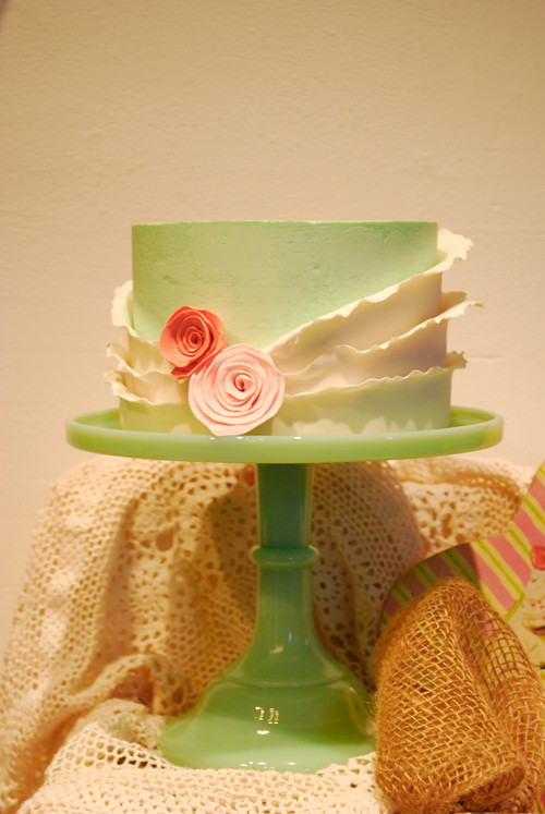 16 vintage cake stands and serving pieces that bakers hunt for at markets