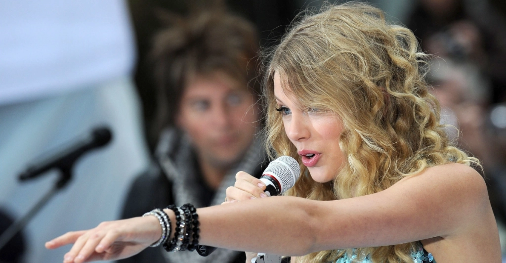 Taylor Swift skriver historia – yngsta kvinnan i Songwriters Hall of Fame