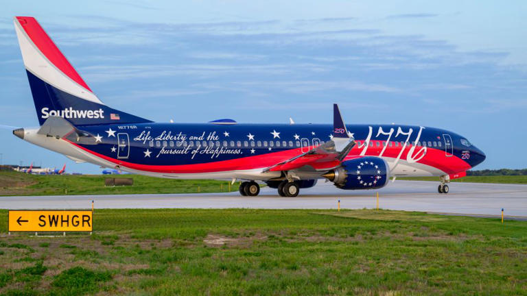 United Airlines reveals 'Stars and Stripes' paint scheme on two planes ...