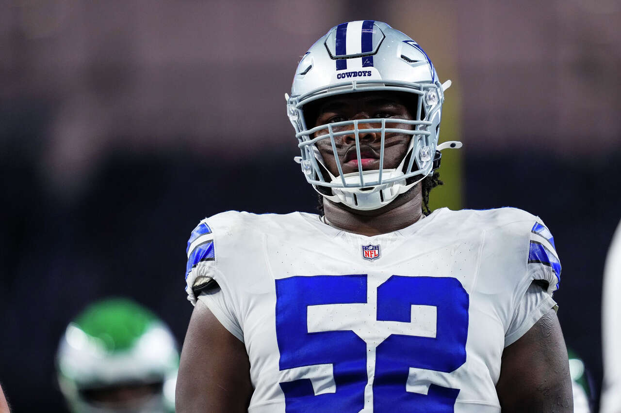 CT native, Dallas Cowboys player Tyler Booker visits hometown Frank ...
