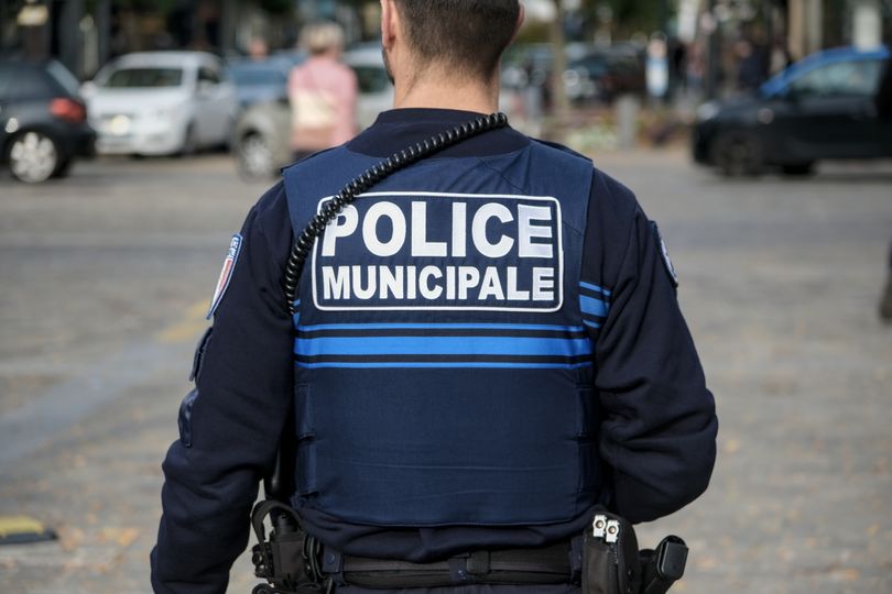 Malnourished girl, 4, found lying next to mum's body who 'no one had ...