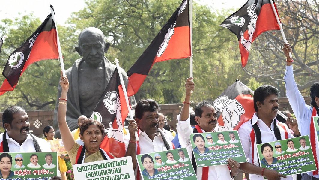Krishnamurthy defends Palaniswami as Shanmugam attacks PMK credit