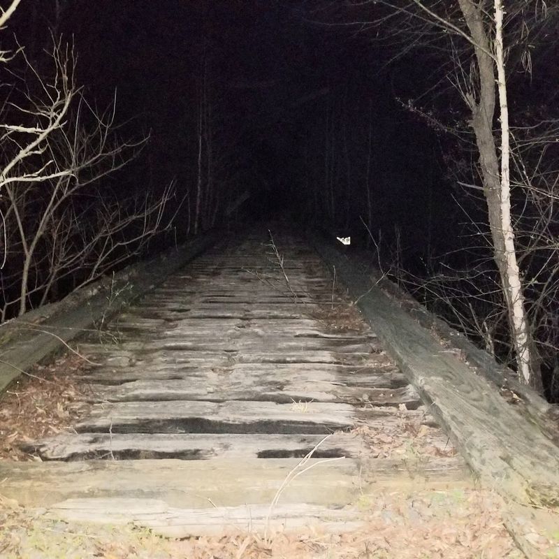 Illinois most famous phantom light changes color moves erratically and ...