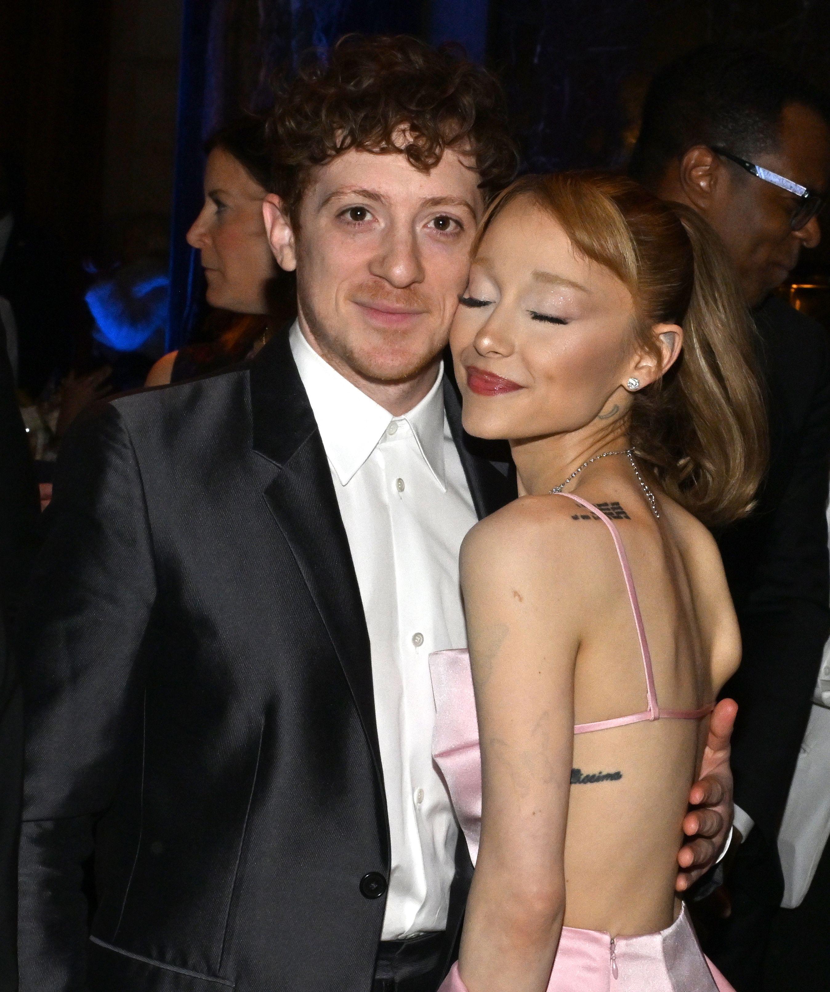 Ariana Grande breaks down in tears at LA concert after Ethan Slater ...