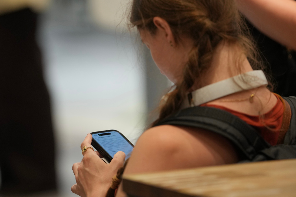 UK bans under-16s from using social media apps including TikTok and YouTube