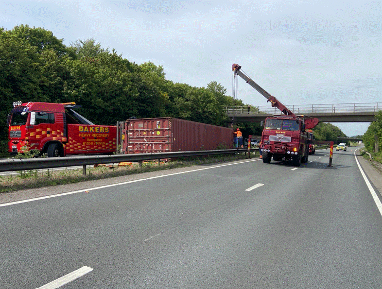 A34 shut update: Lorry overturns on major Hampshire A-road - 15-mile ...