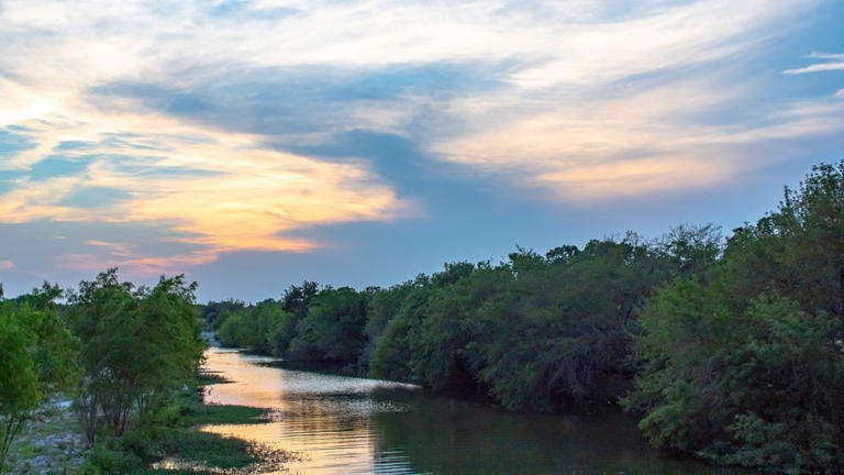 River flood warning issued for San Antonio River near Elmendorf