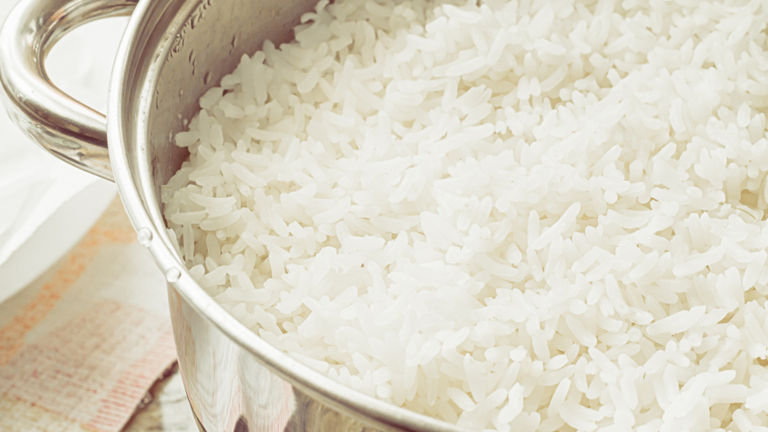 Os chefs espanhóis concordam: "O arroz branco não se faz com água, mas ...