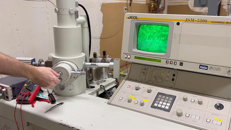 Hobbyist converts SEM into transmission electron microscope for sub ...