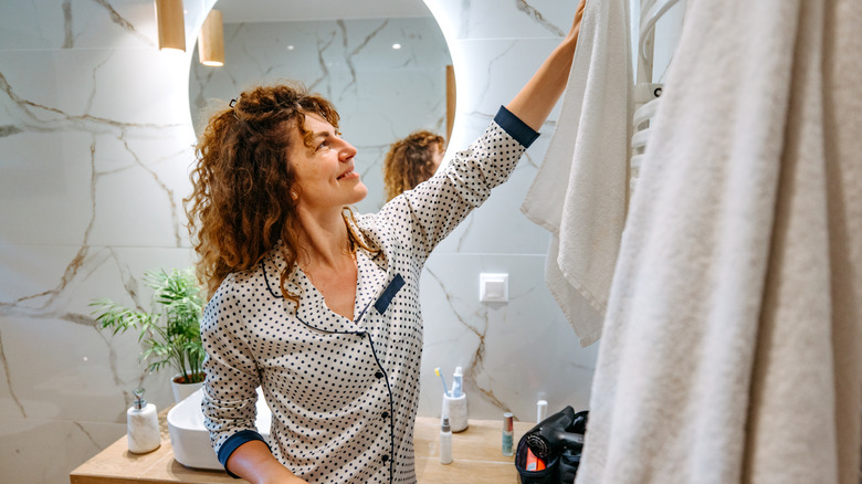 Ditch the boring towel holder — this easy Dollar Tree DIY looks ...
