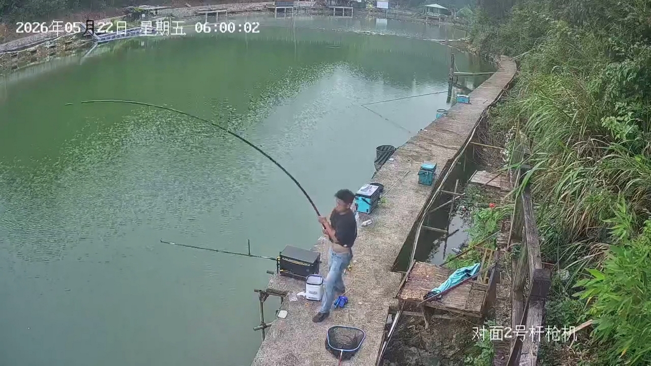 Fisherman’s rod snaps in epic catch surprise!