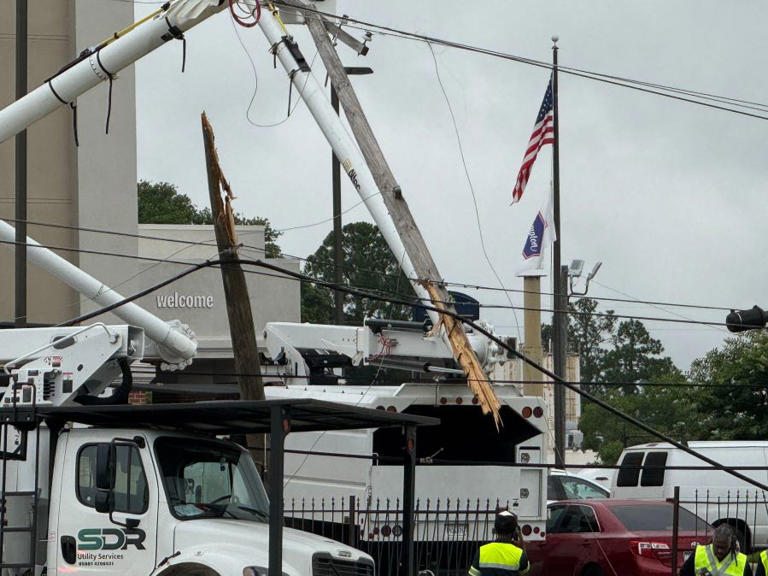 Shreveport airport shut down by power outage, fallen poles