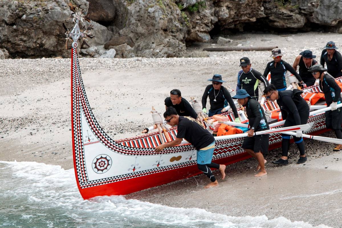 Austronesian boat sets sail on epic voyage to Philippines
