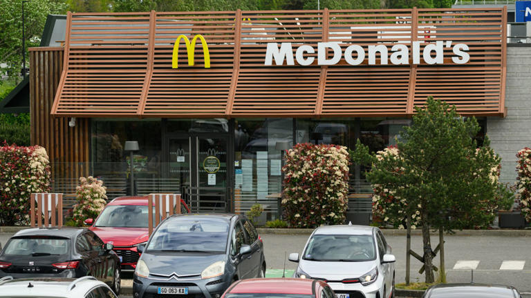 McDonald's manager left in ICU after employee allegedly throws hot oil ...