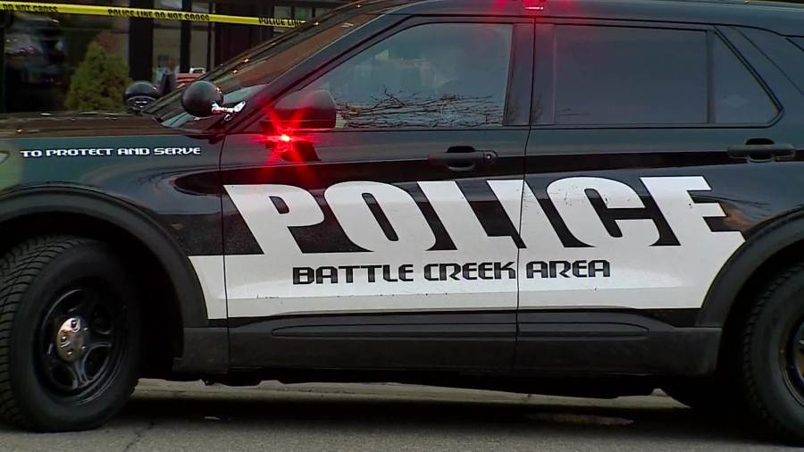 Battle Creek man accused of pointing gun at neighbor