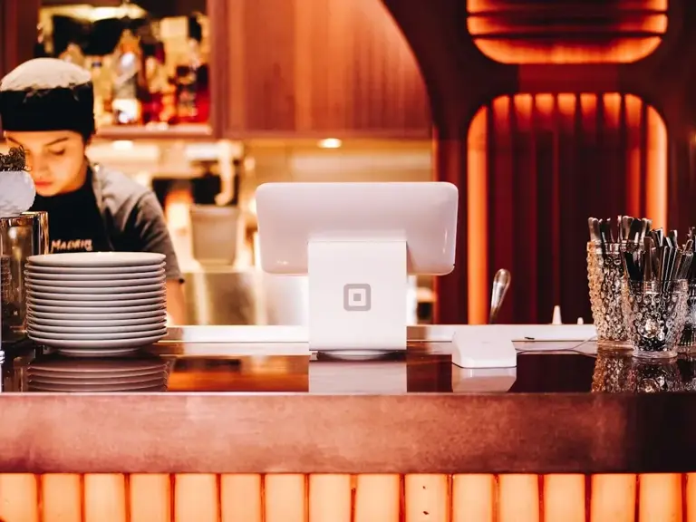 Why leaving a flat $5 tip regardless of the bill sends the wrong ...