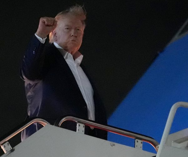 Trump: Ships moving through Hormuz