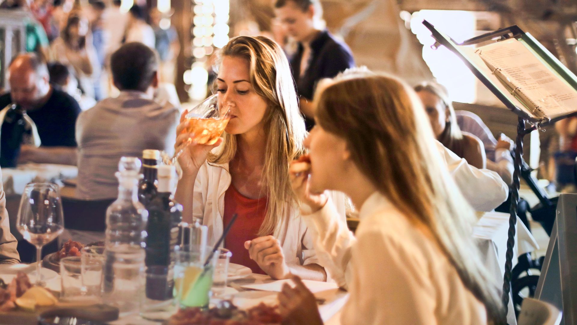 10 restaurant red flags you shouldn’t ignore & 10 signs you’ve found a gem