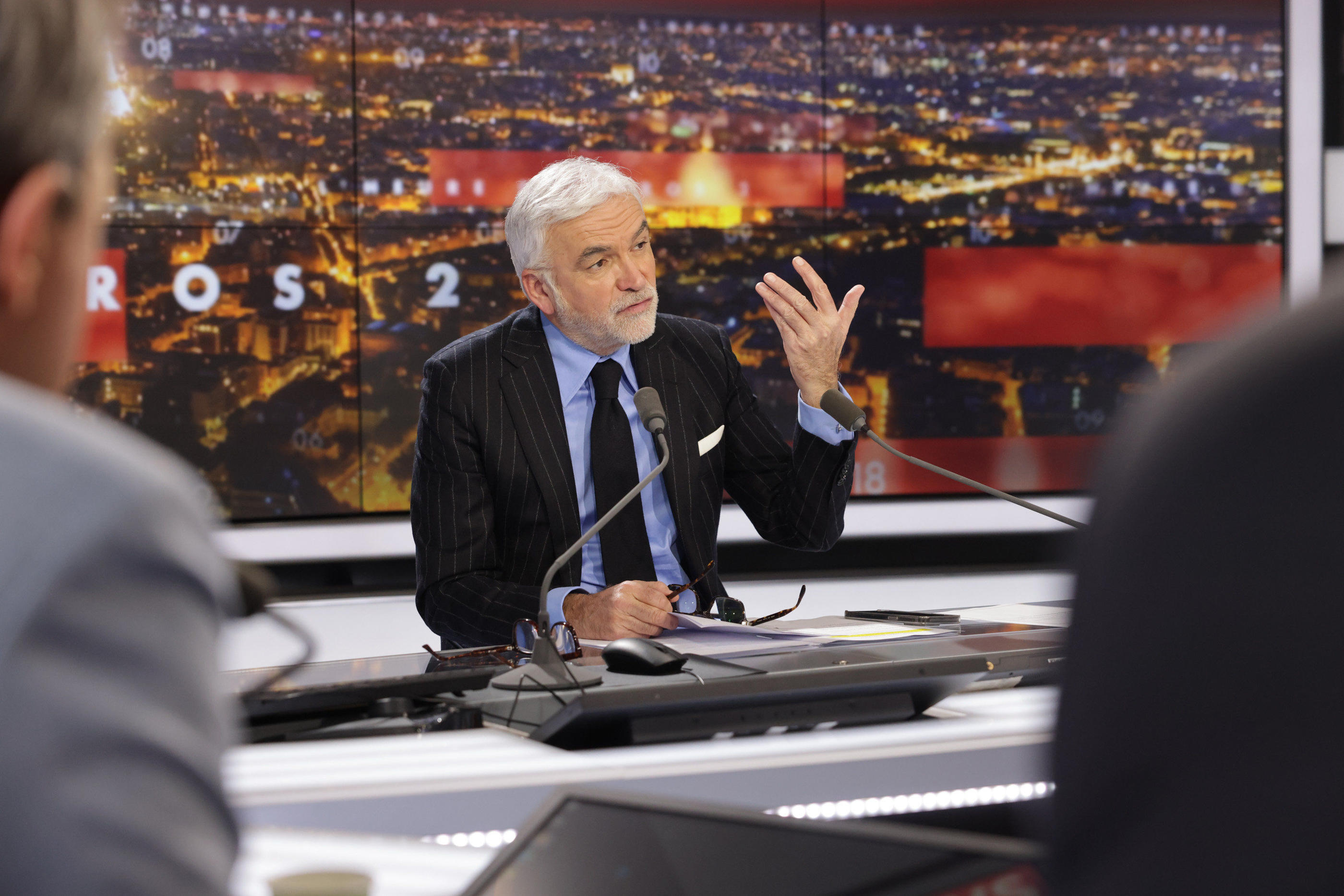 « La loi demande une pluralité d’opinions » : l’Arcom sanctionne CNews ...