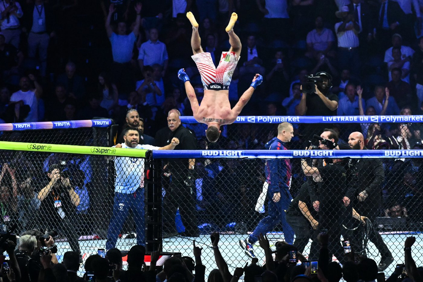 UFC brings its trademark mayhem to the White House as President Trump ...