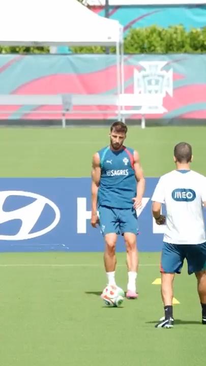 Vertical soccer WC Portugal training